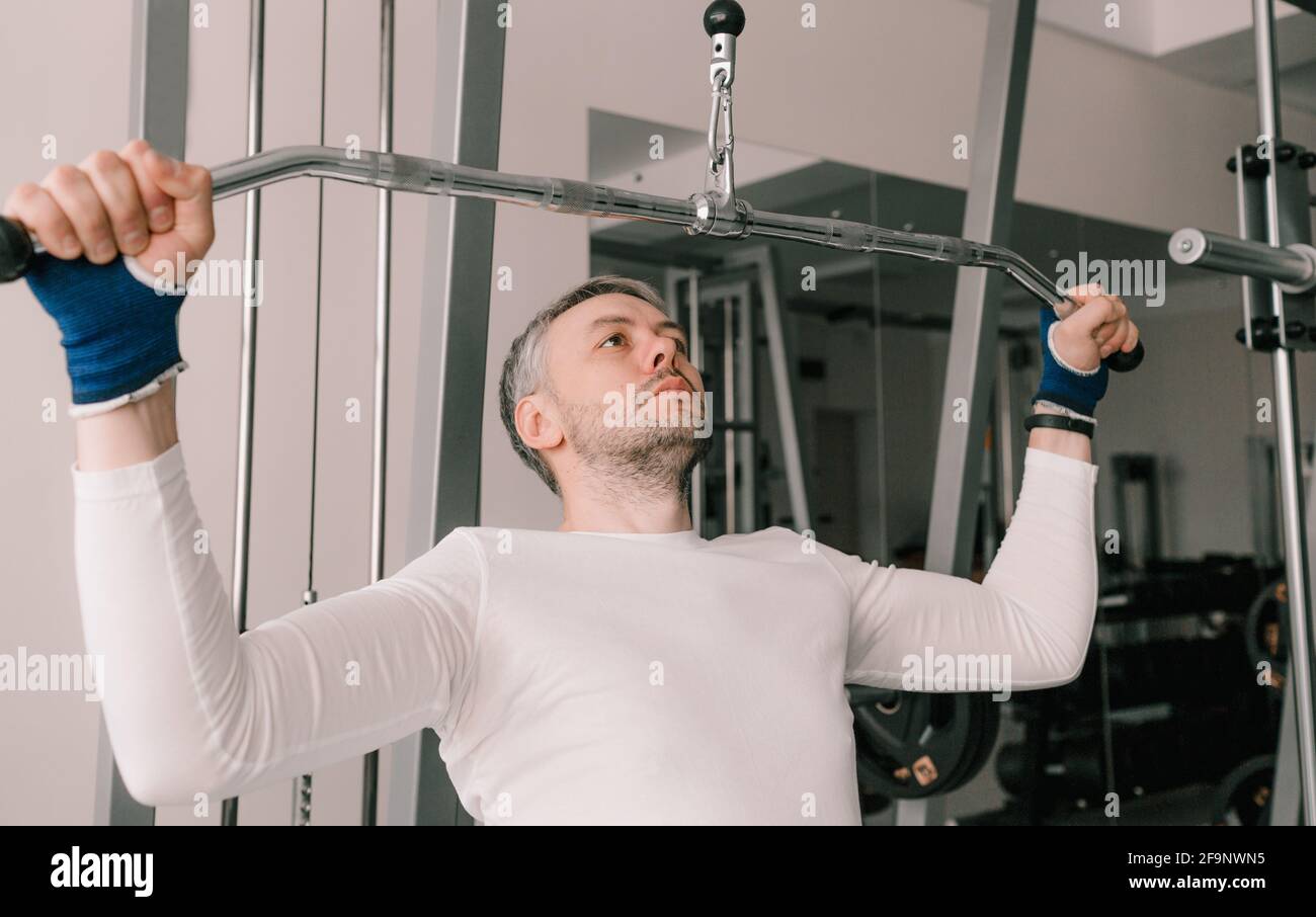 novice bodybuilder performs traction exercises on the simulator Stock ...