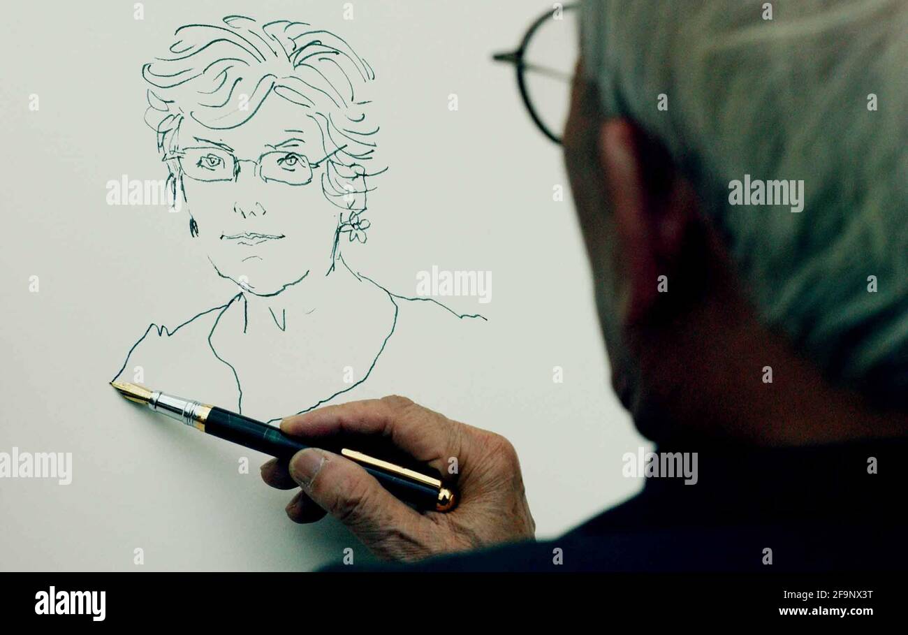 VIETNAMESE WAR ARTIST NGUYEN THU DRAWING PORTRAITS AT THE BRITISH ...