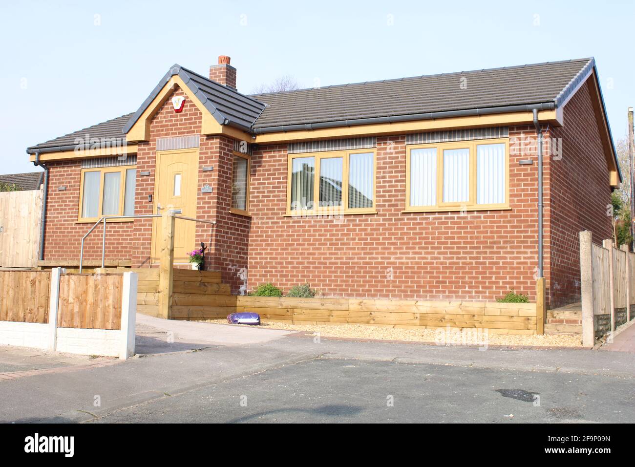 Single storey home hi-res stock photography and images - Alamy