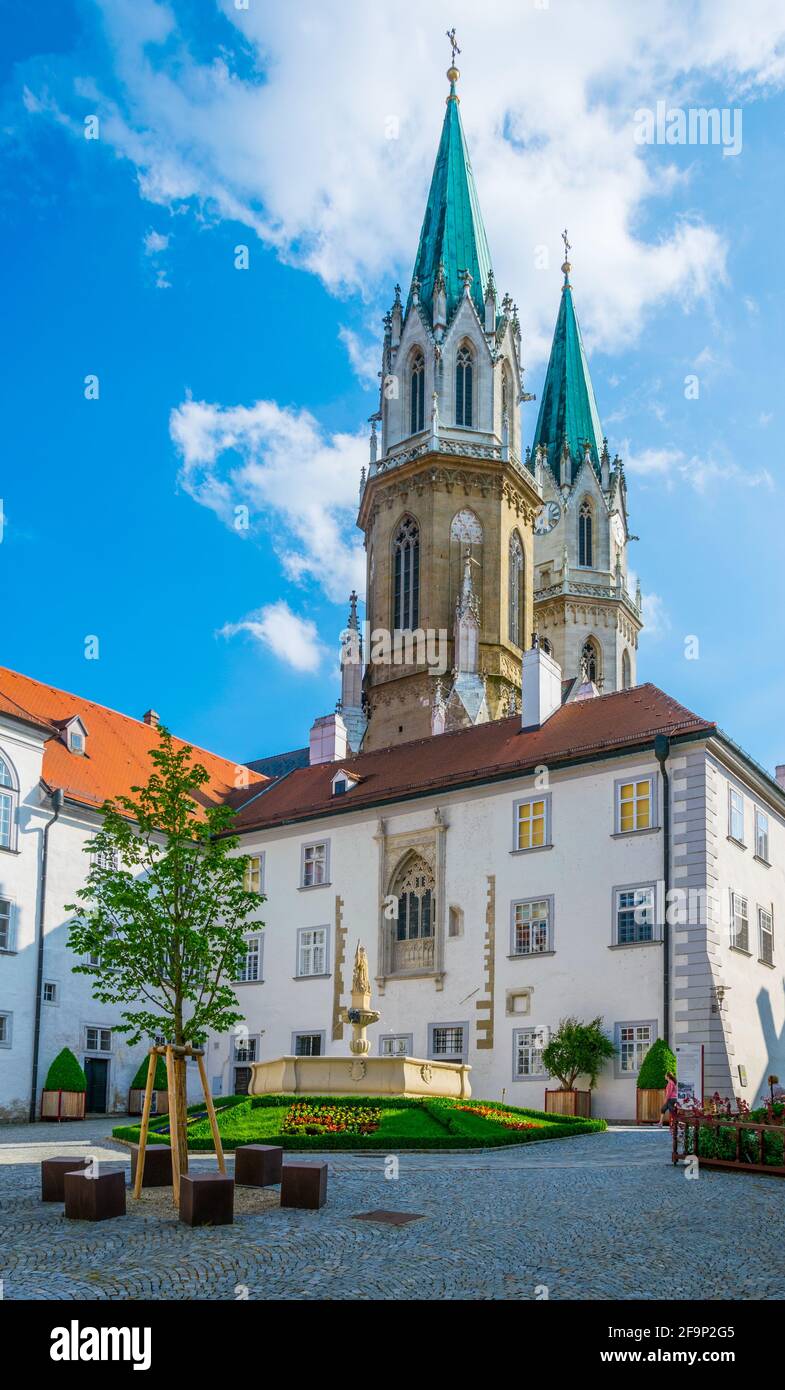 Vienna twin tower architecture hi-res stock photography and images - Alamy