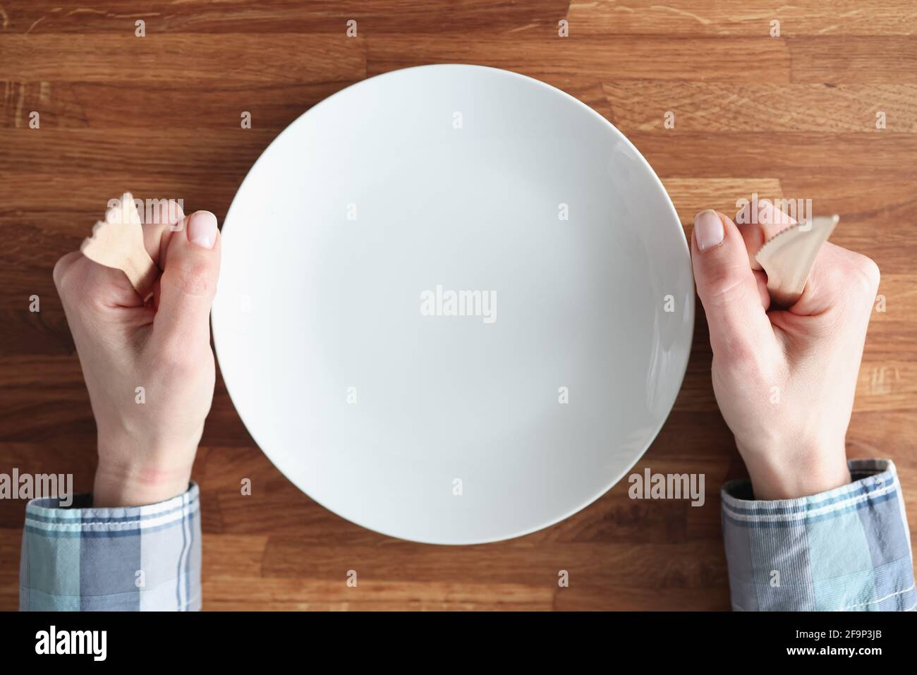 Female knife fork hands cutlery hi-res stock photography and images - Alamy