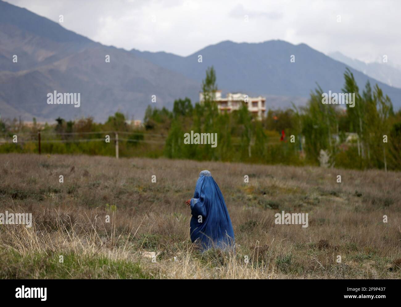 Afghan woman in burqa kabul hi-res stock photography and images - Alamy