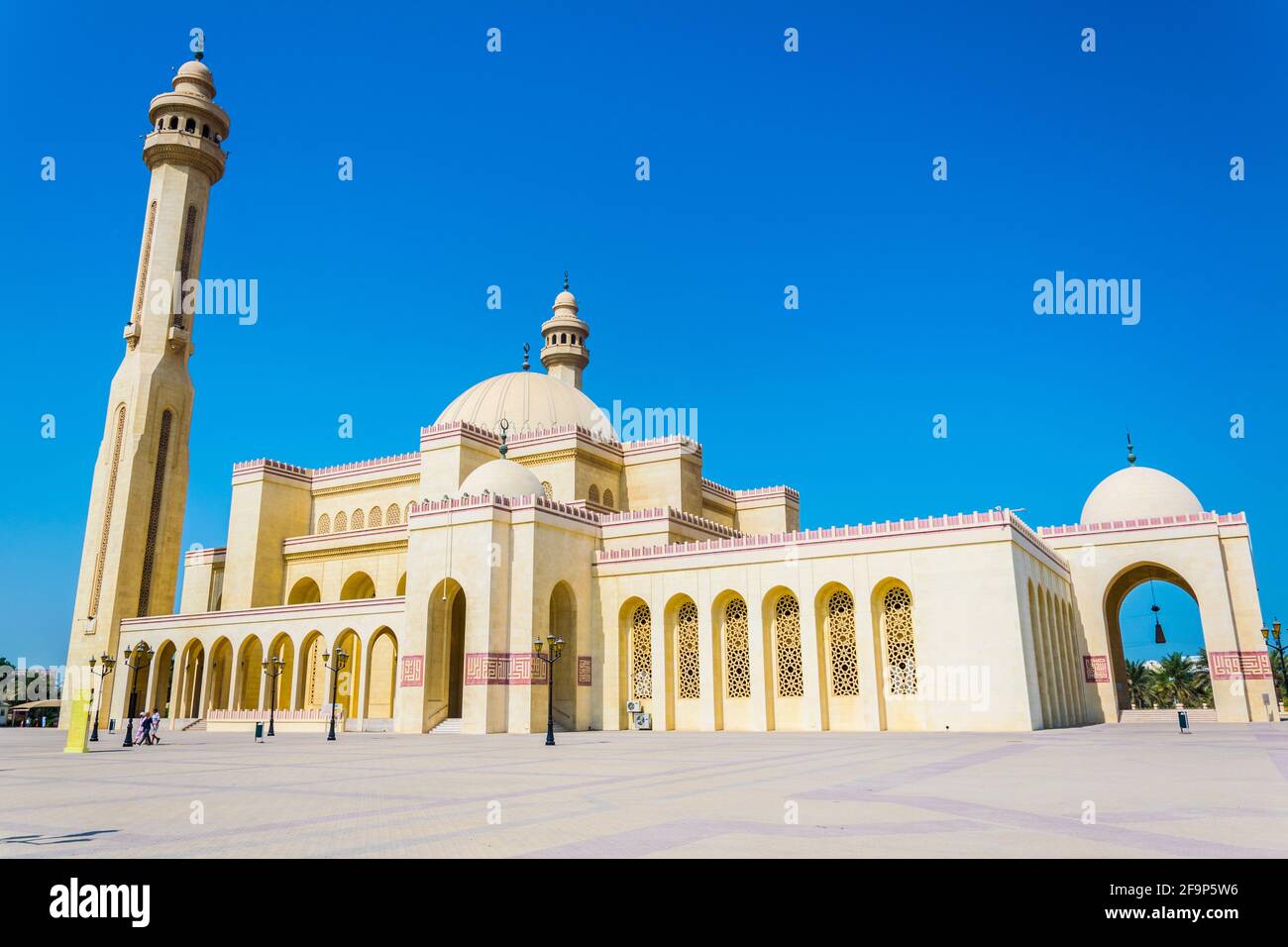 Al Fateh Grand Mosque in Manama, the capital of Bahrain Stock Photo - Alamy