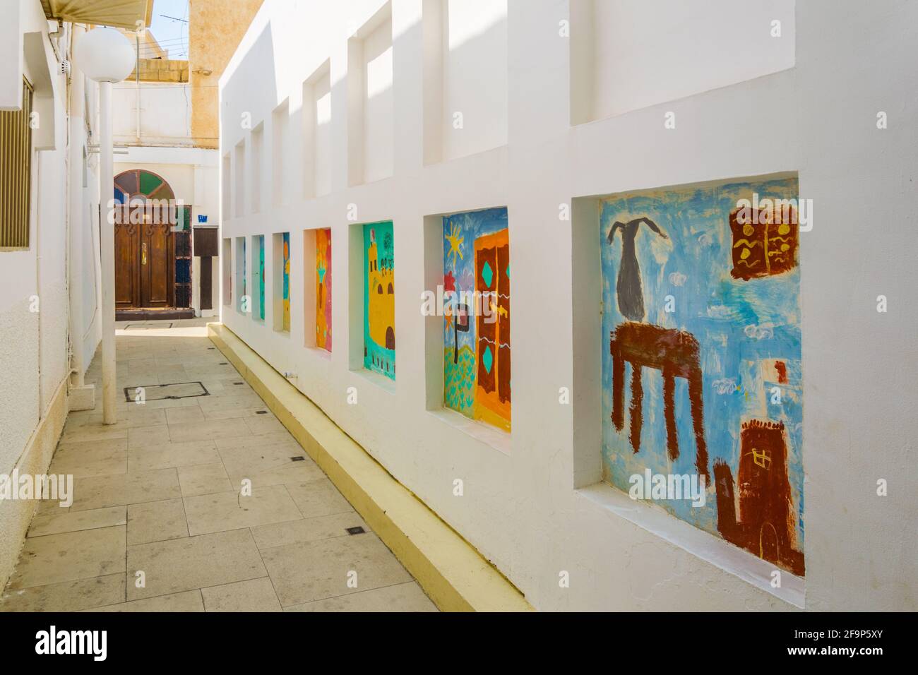 Bahrain pearl trail hi-res stock photography and images - Alamy