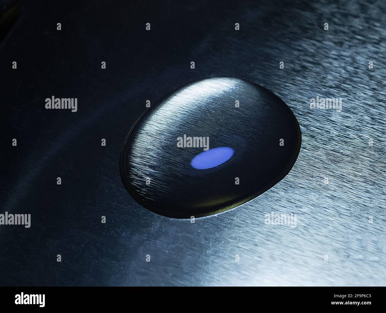 Drop of metal hi-res stock photography and images - Alamy