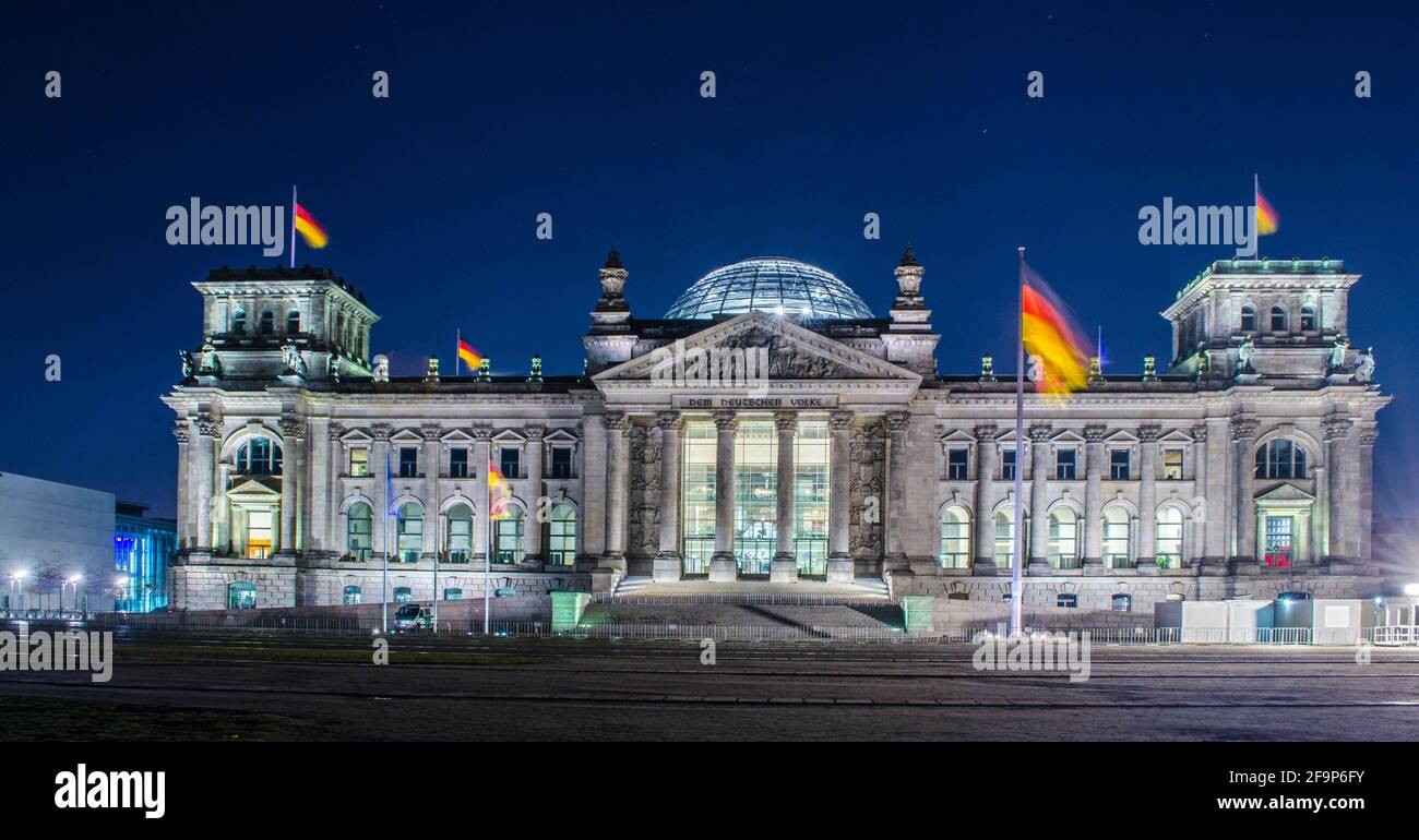 night view of reichstag in berlin Stock Photo - Alamy