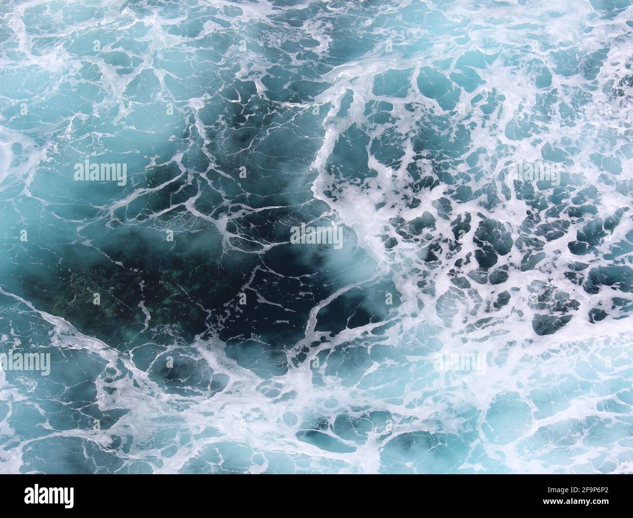 White ocean foam hi-res stock photography and images - Alamy