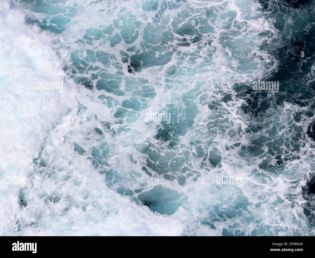 White ocean foam hi-res stock photography and images - Alamy