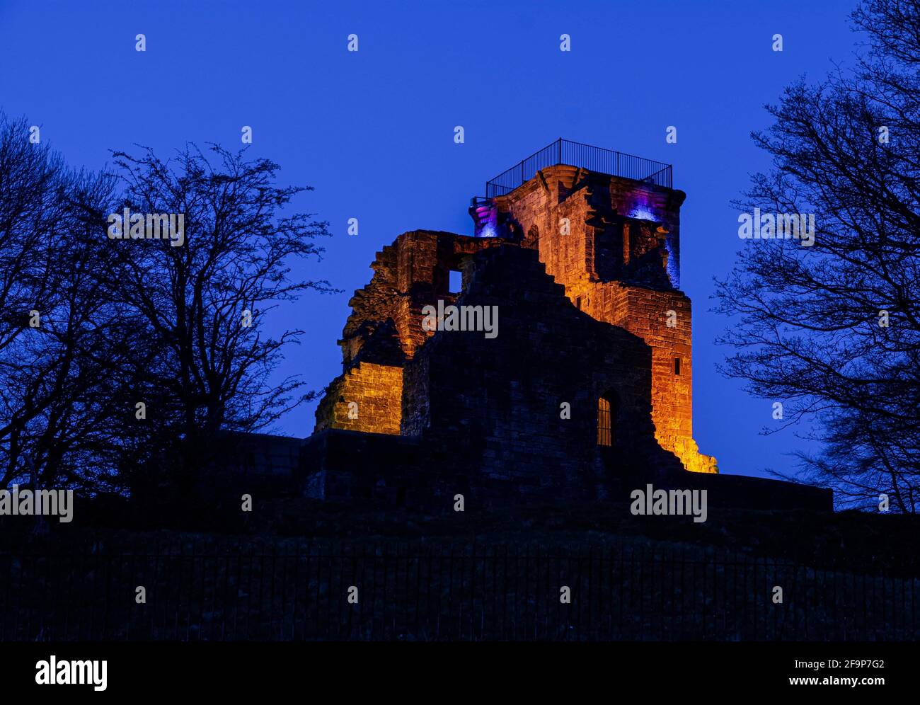 Crookston castle at night Stock Photo - Alamy