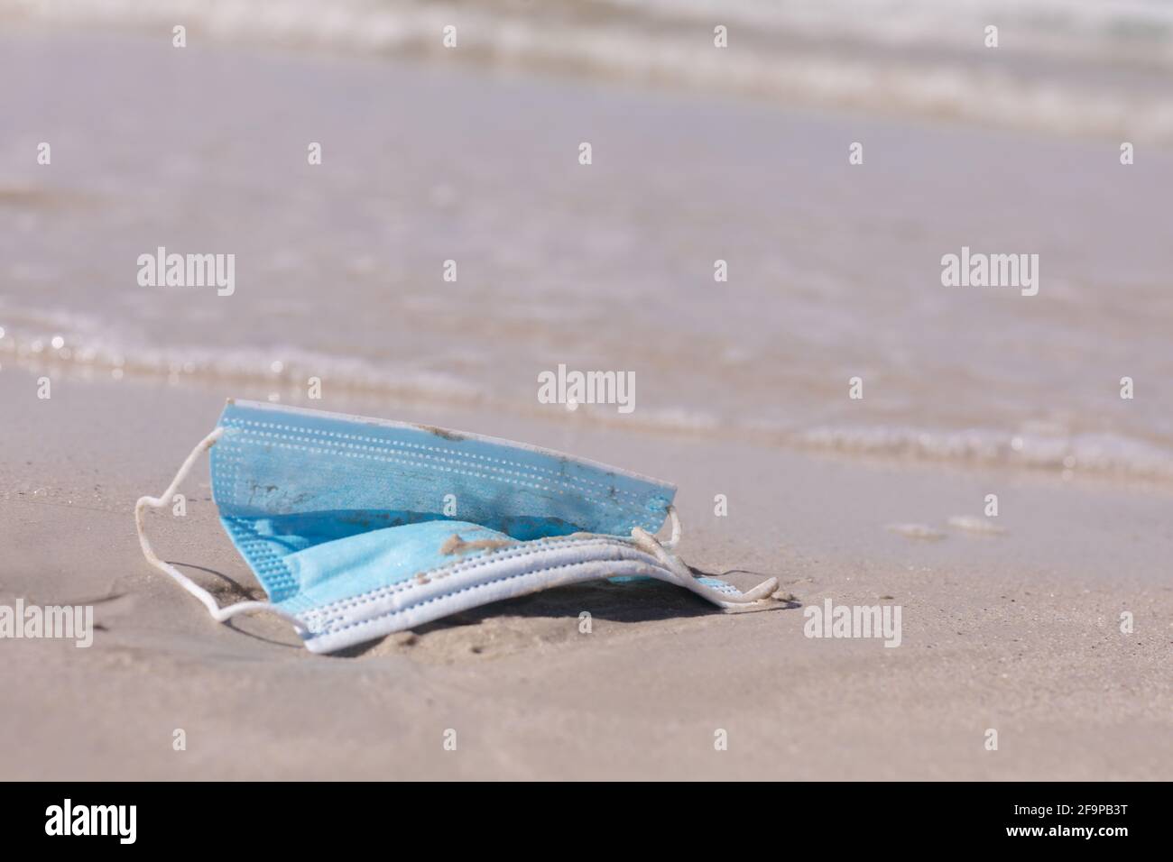 Face mask lying in sand on a beach. healthy outdoor leisure time by the ...
