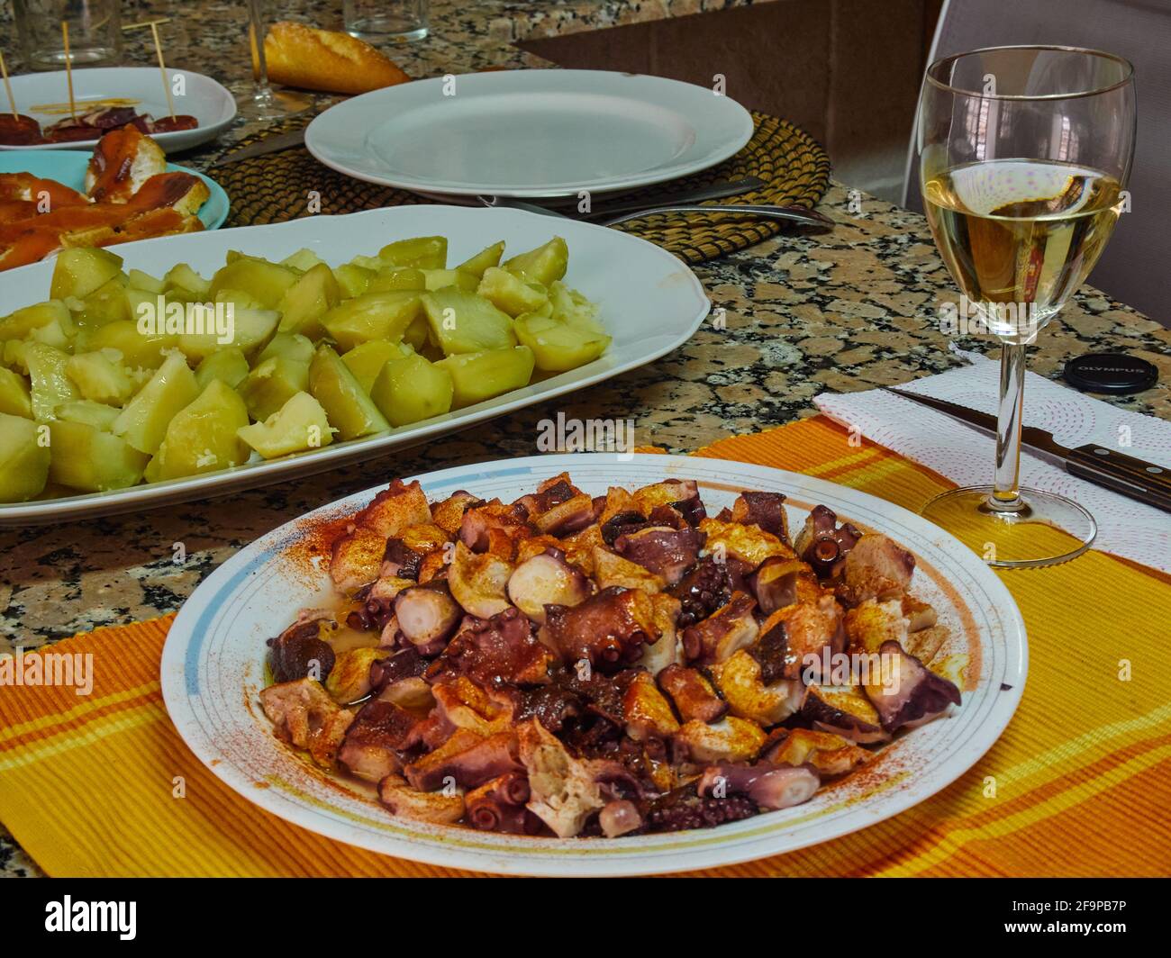 Octopus tapas hi-res stock photography and images - Alamy