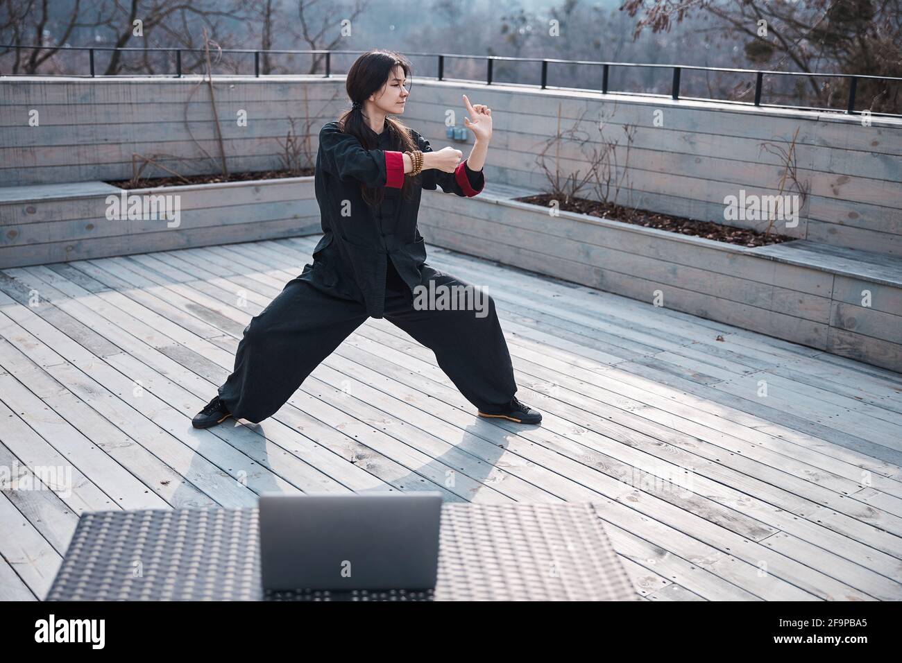 Female wushu fighter in a pose with dai zhi hand Stock Photo - Alamy