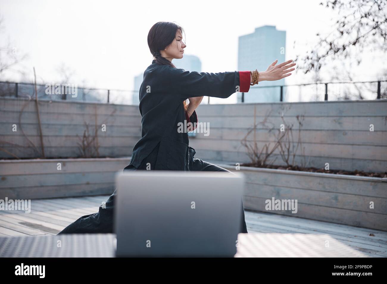 Hand pushing forward hi-res stock photography and images - Alamy