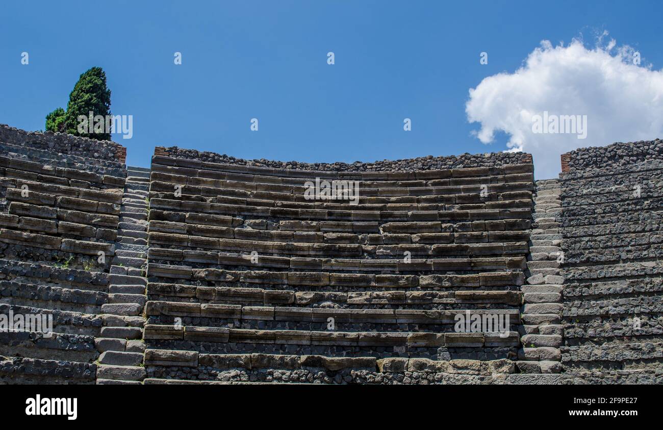 Pompeii italy ruins stadium volcano hi-res stock photography and images ...