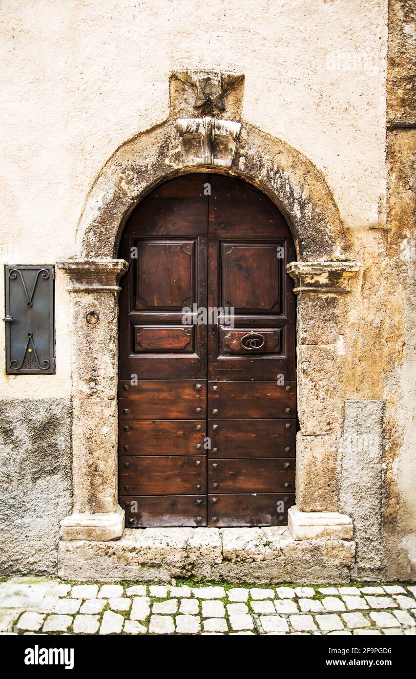 italian door the small village of Scanno, Abruzzo Italy Stock Photo - Alamy