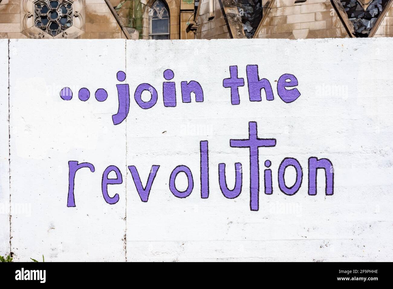 Words on a wall saying join the revolution Stock Photo - Alamy