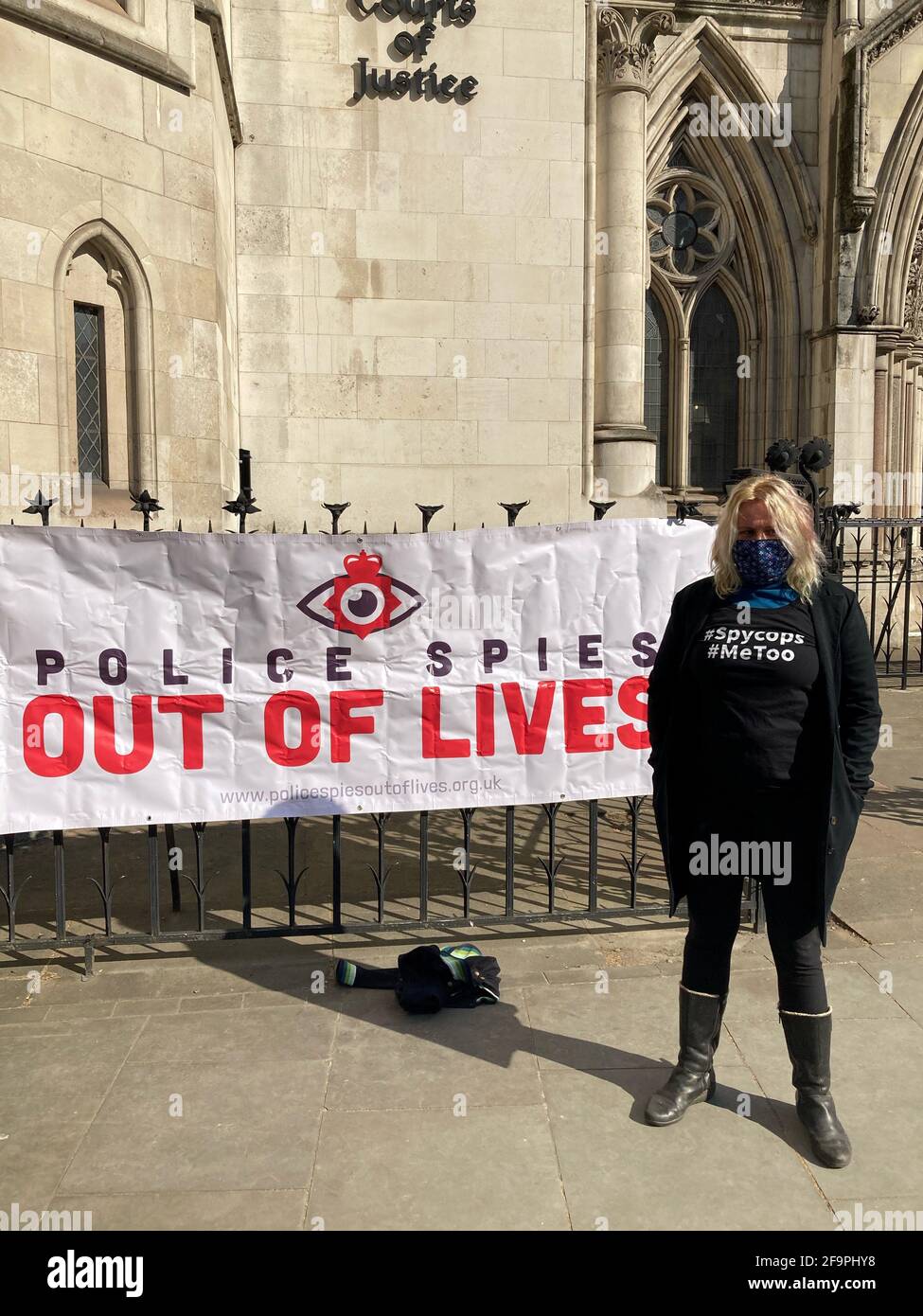 Undercover metropolitan police officer hi-res stock photography and ...