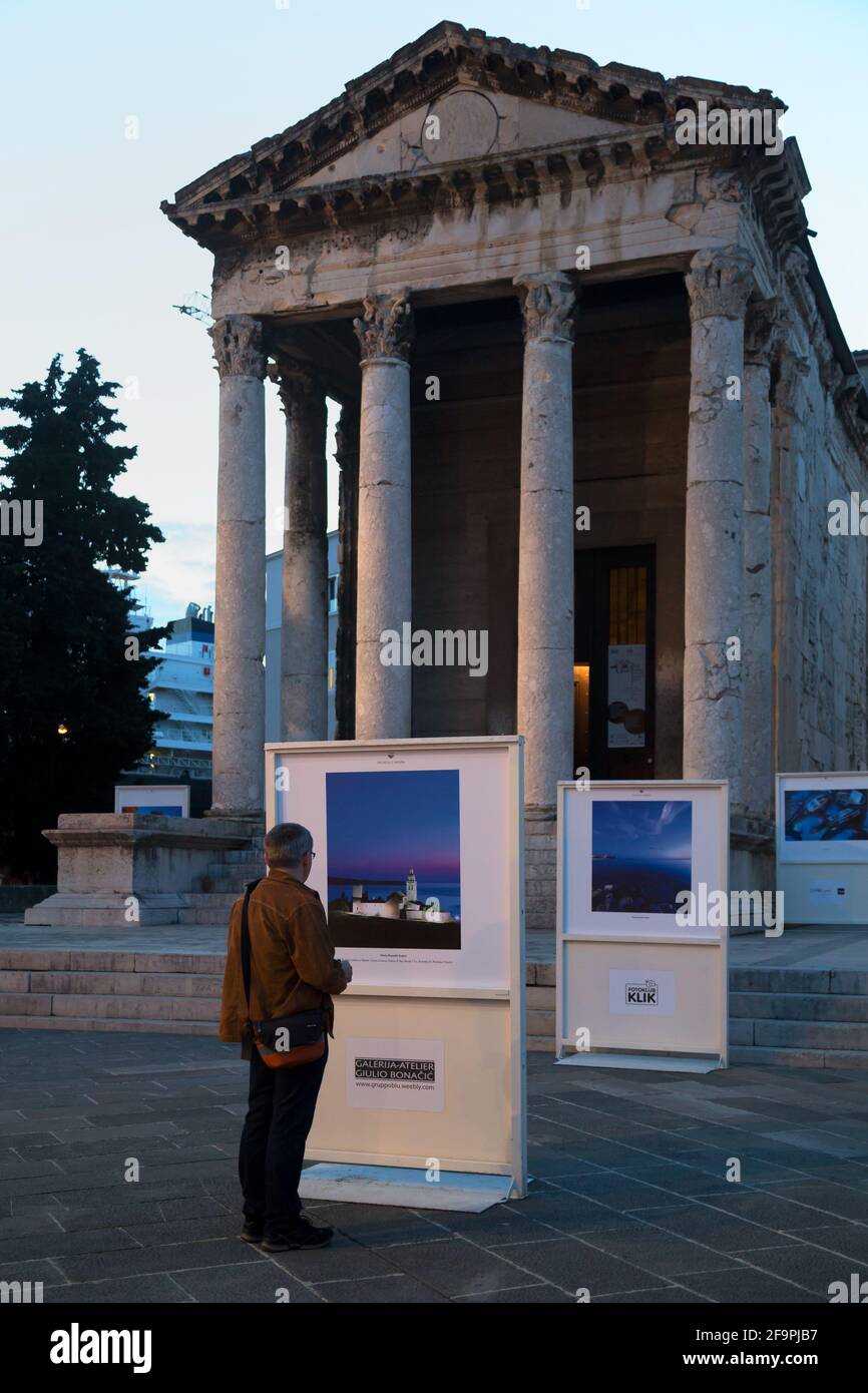 Europe building destroyed 1944 hi-res stock photography and images - Alamy