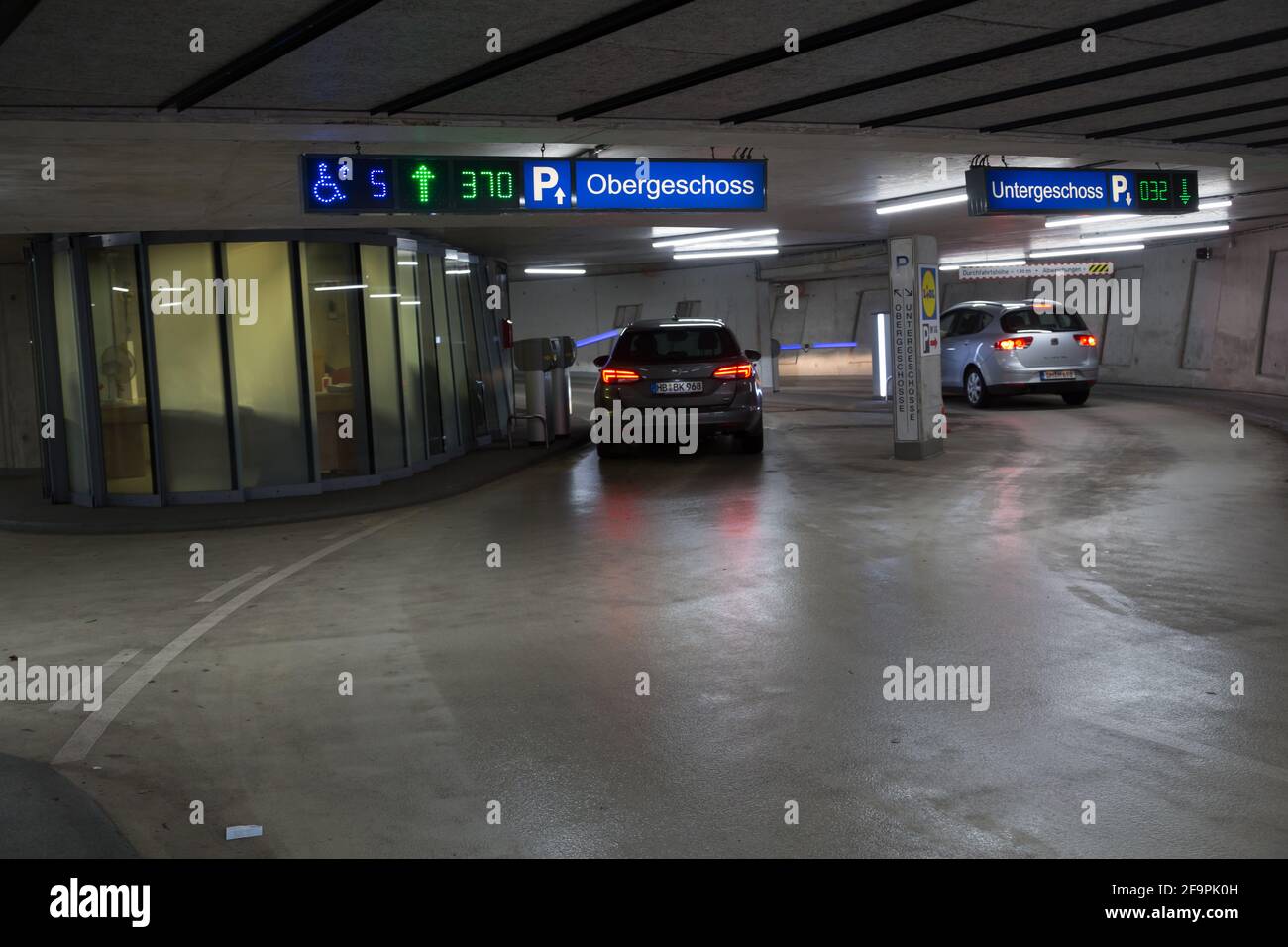 High rise building car parking hi-res stock photography and images - Alamy