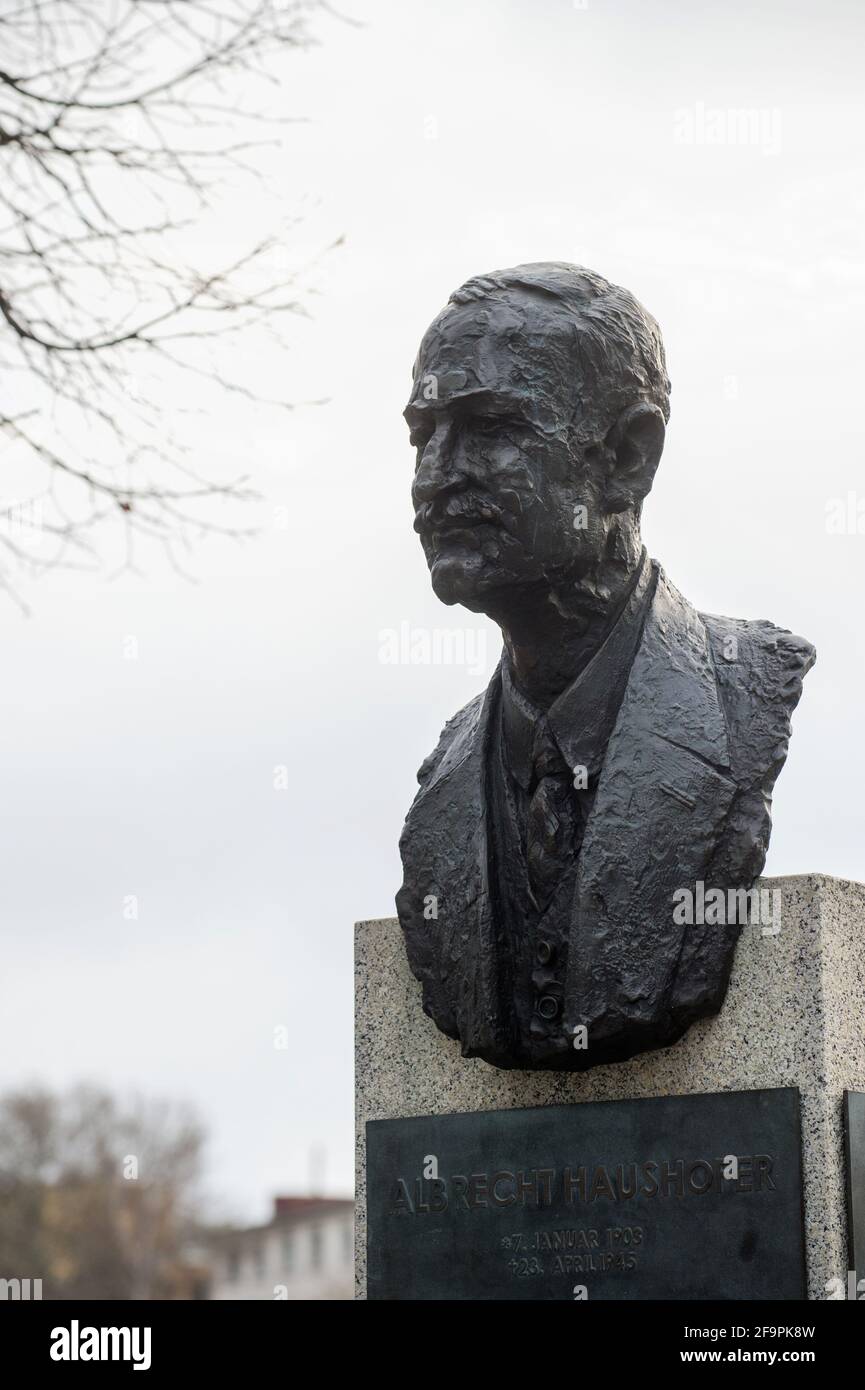 Nazi era sculpture hi-res stock photography and images - Alamy