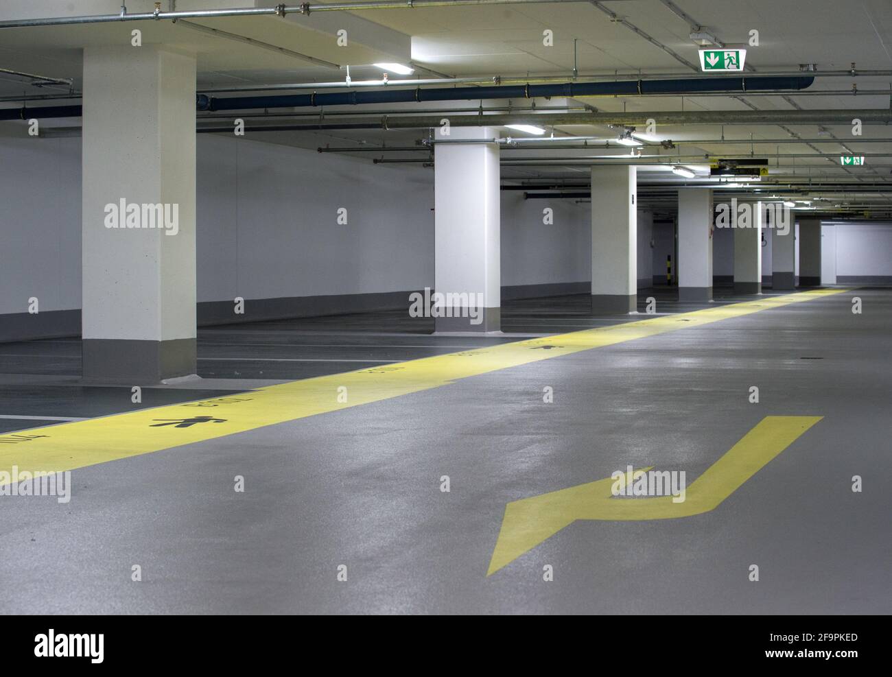 Vacant parking garage hi-res stock photography and images - Alamy