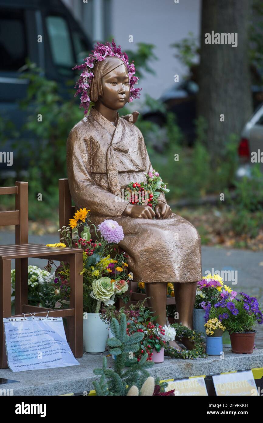 The comfort women statue hi-res stock photography and images - Alamy