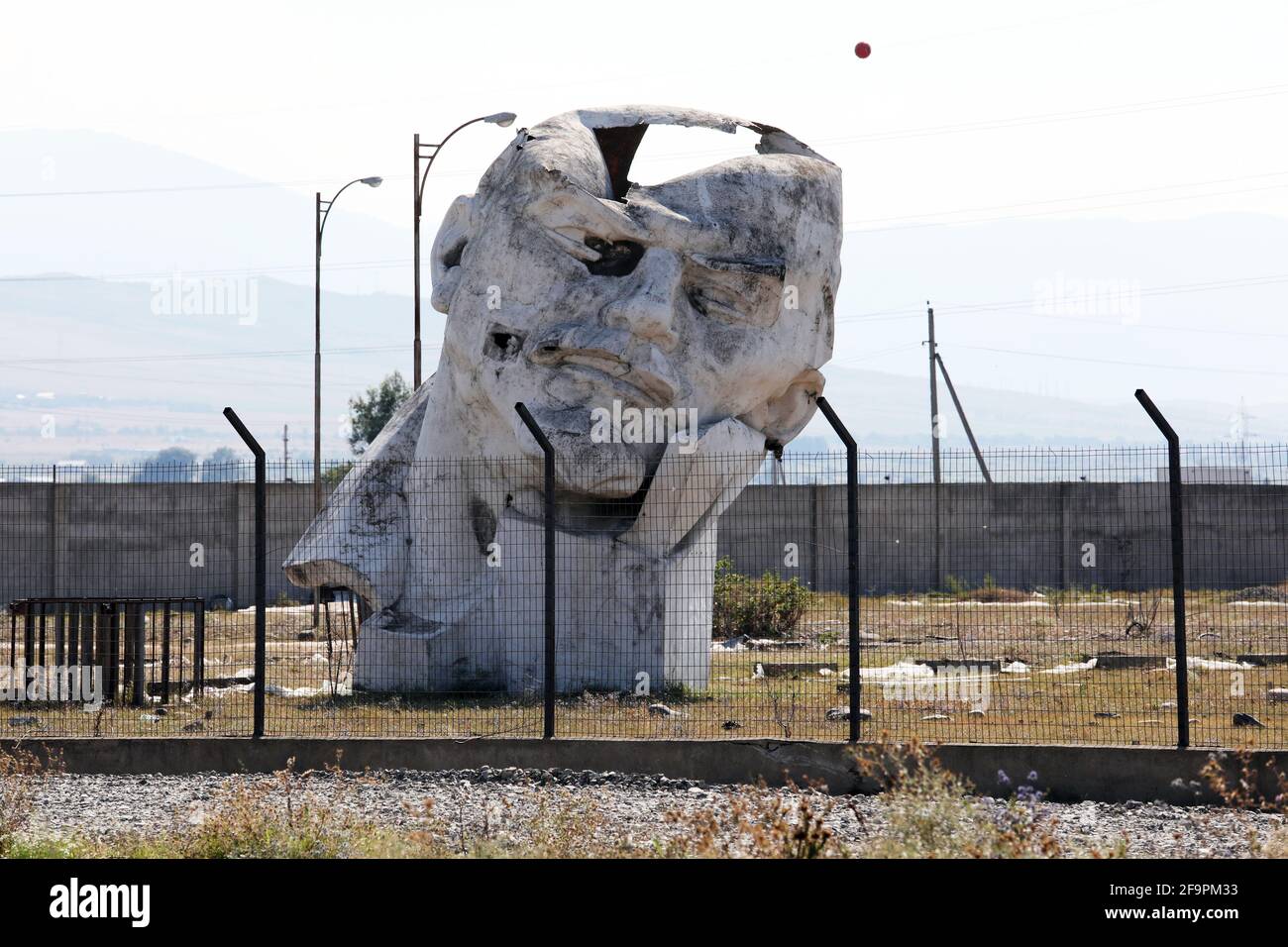 Statue of lenin broken hi-res stock photography and images - Alamy