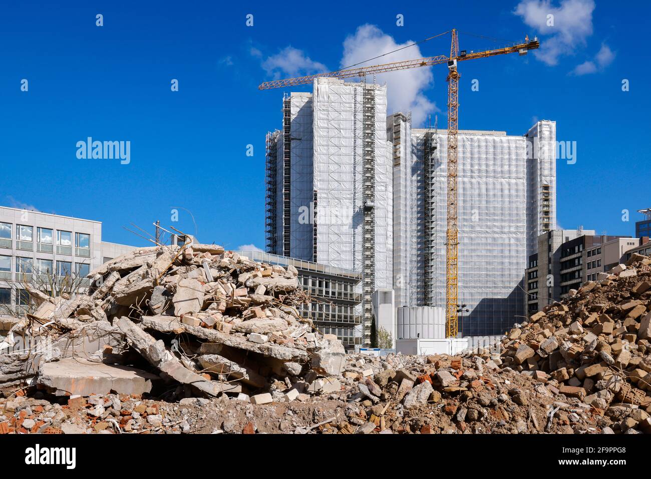 Demolition of high rise building hi-res stock photography and images ...