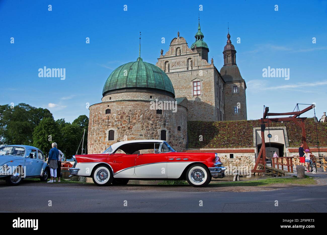 Old cars outside Vadstena castle Stock Photo - Alamy