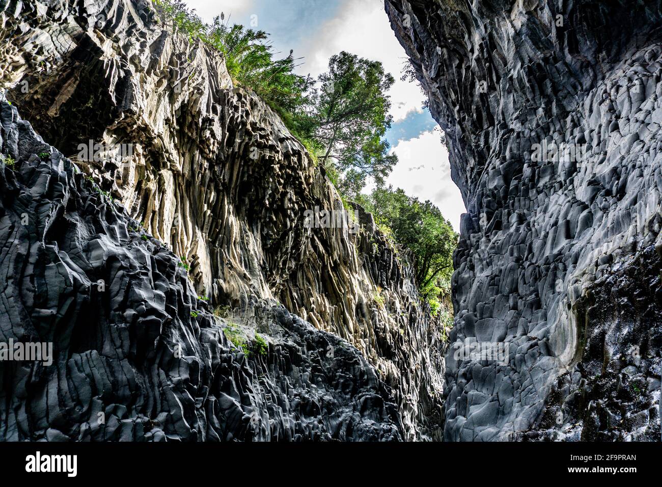 Closeup of basalt geological formations in Alcantara river gorge Stock ...