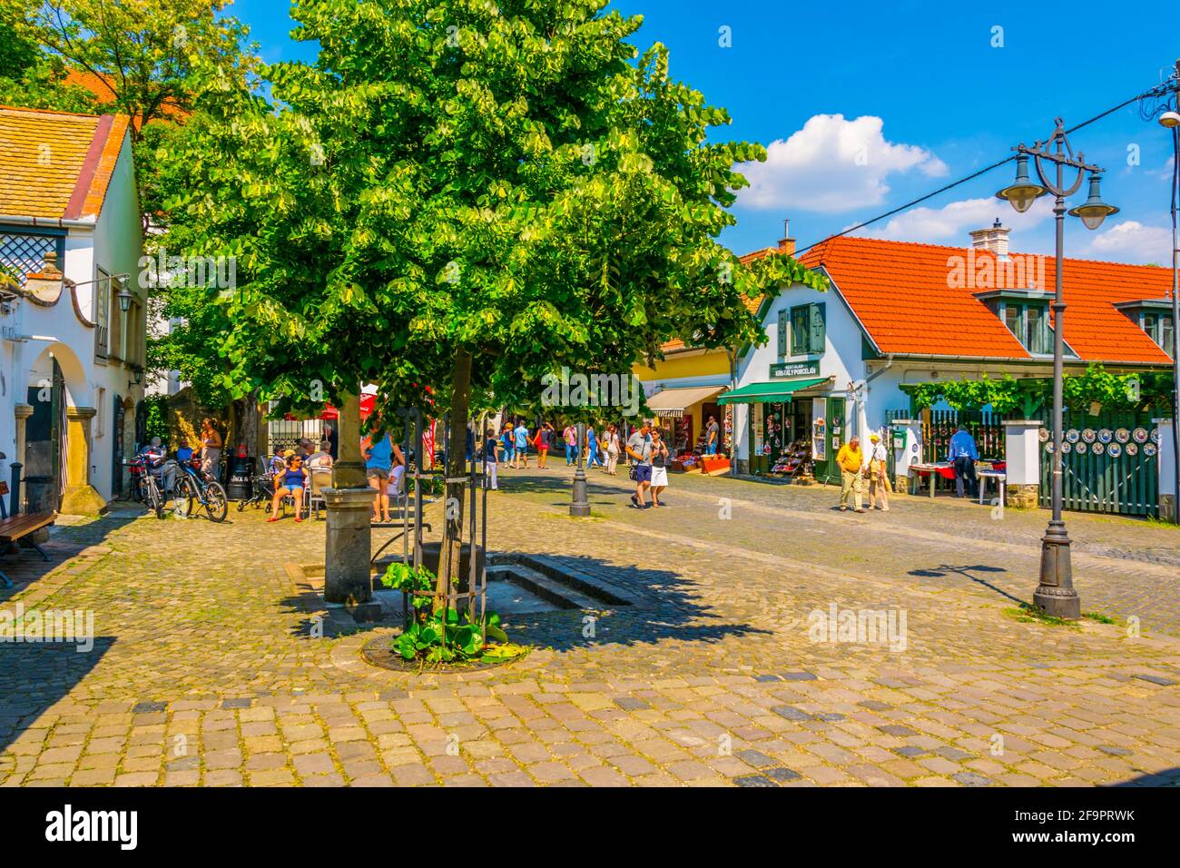 Buzzling city hi-res stock photography and images - Alamy