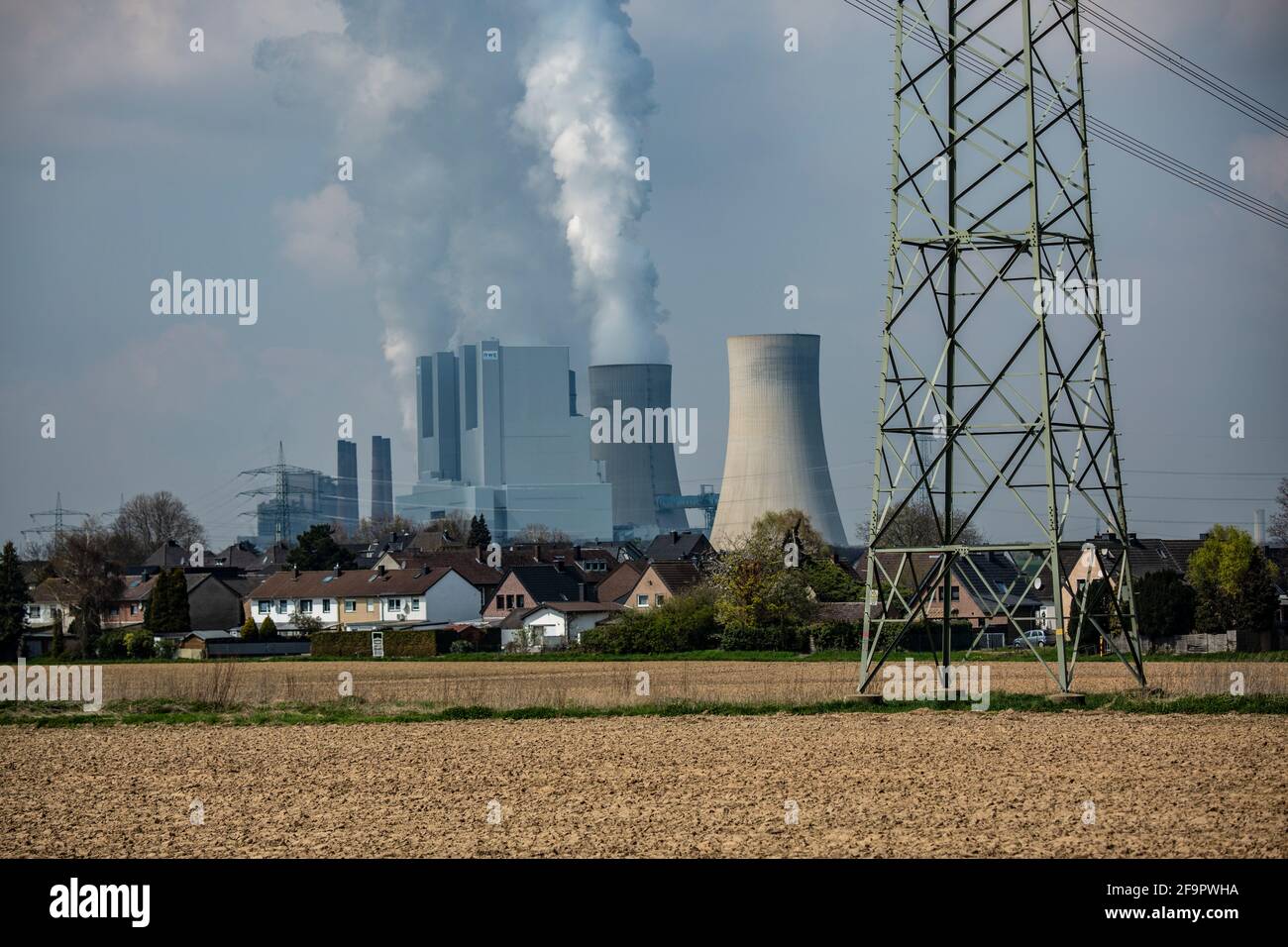 RWE Kraftwerk Neurath. Es ist das größte Kraftwerk in Deutschland mit ...