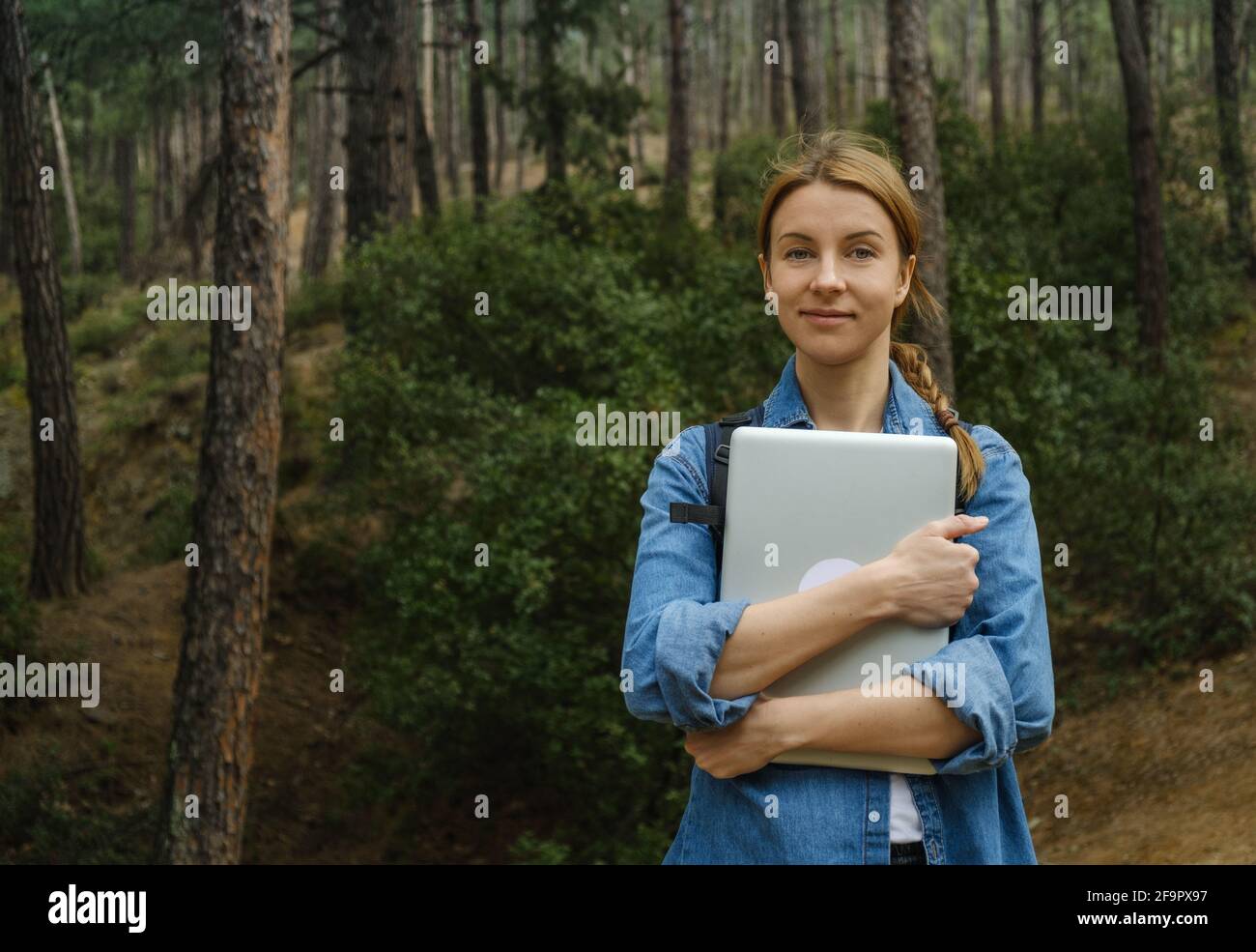 Laptop outdoor adventure hi-res stock photography and images - Alamy