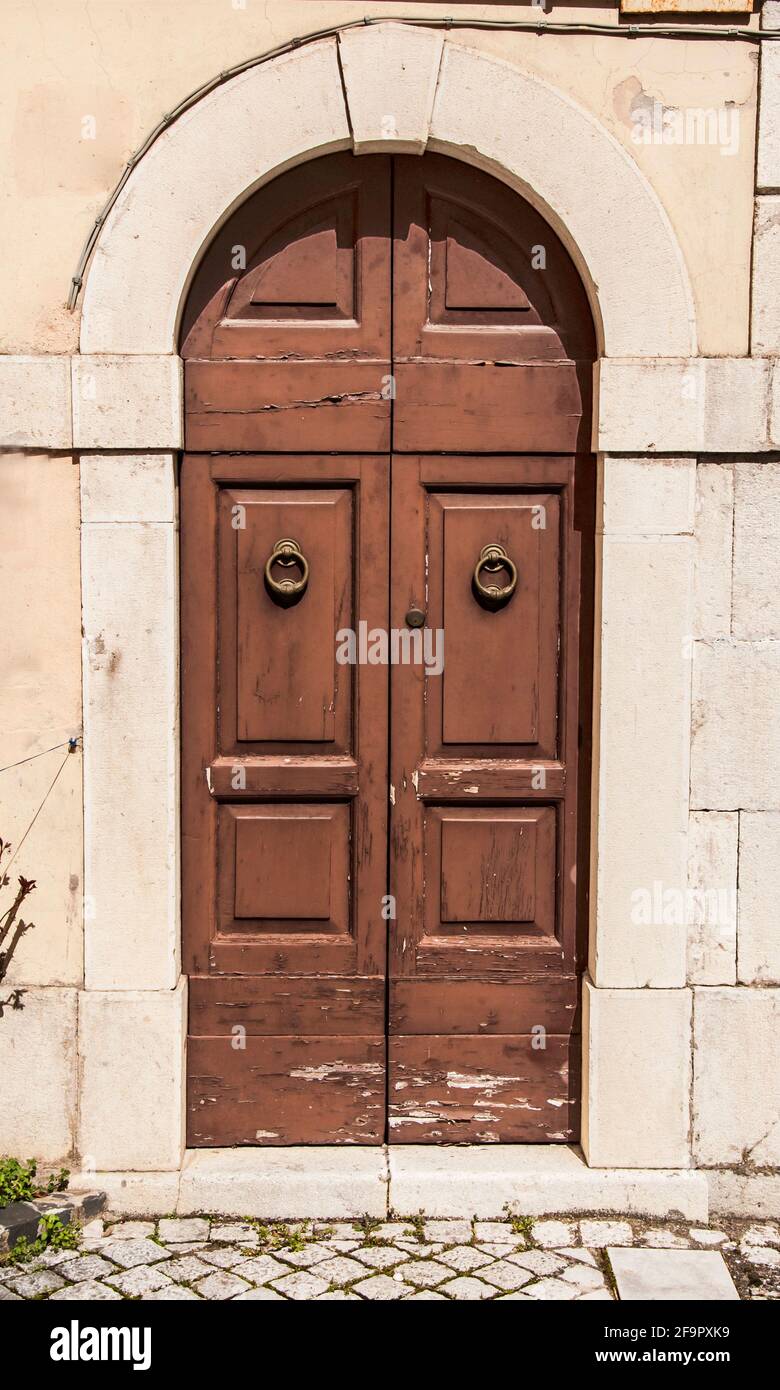 italian door in a small village in the reegion of Abruzzo Italy Stock ...