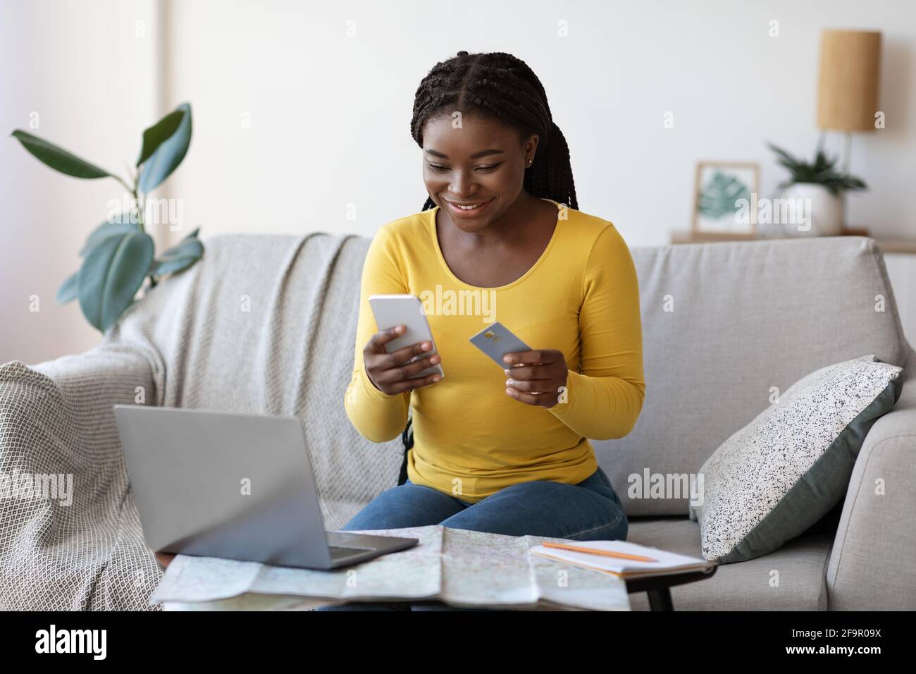 Booking holiday and credit card hi-res stock photography and images - Alamy