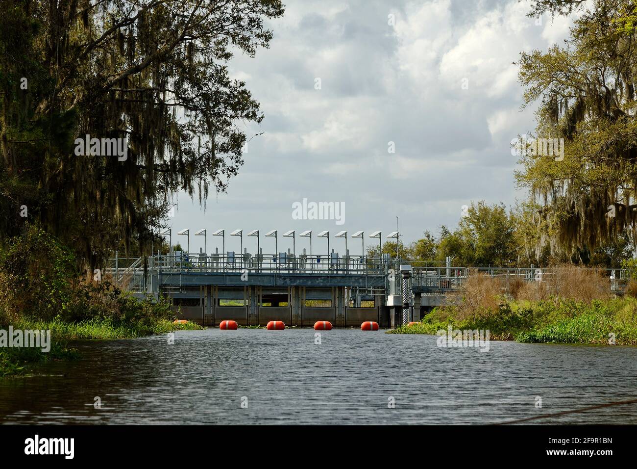 small dam, Zipper Canal, connects 2 lakes, water level control, orange ...