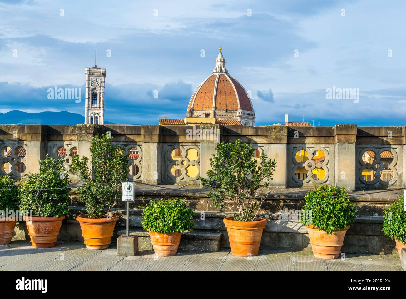 Santa Maria del Fiore hidden behind a wall of the uffizi gallery in ...