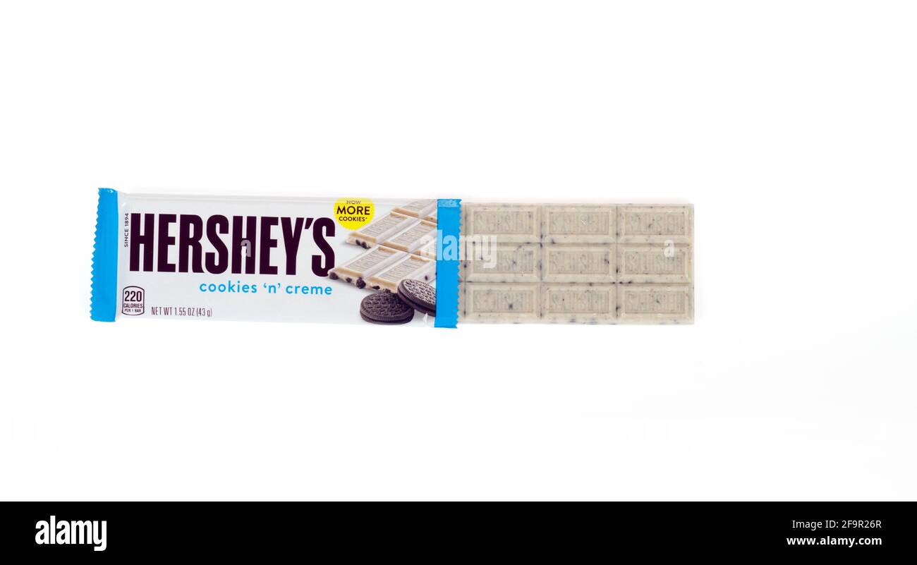 Hershey’s Cookies ’n Creme Candy bar Stock Photo - Alamy
