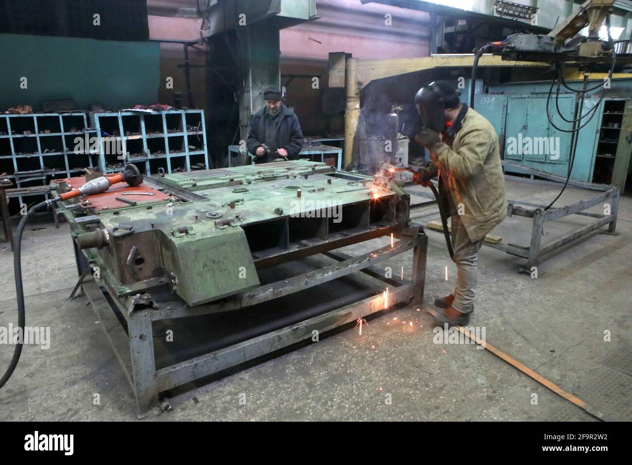 Worker welds hi-res stock photography and images - Alamy