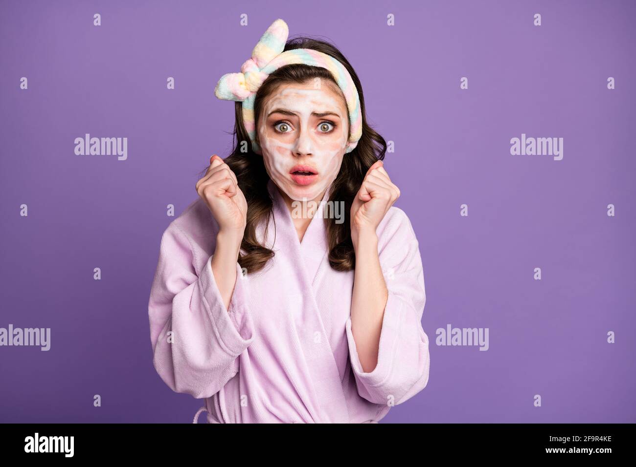 Confused girl mirror hi-res stock photography and images - Alamy