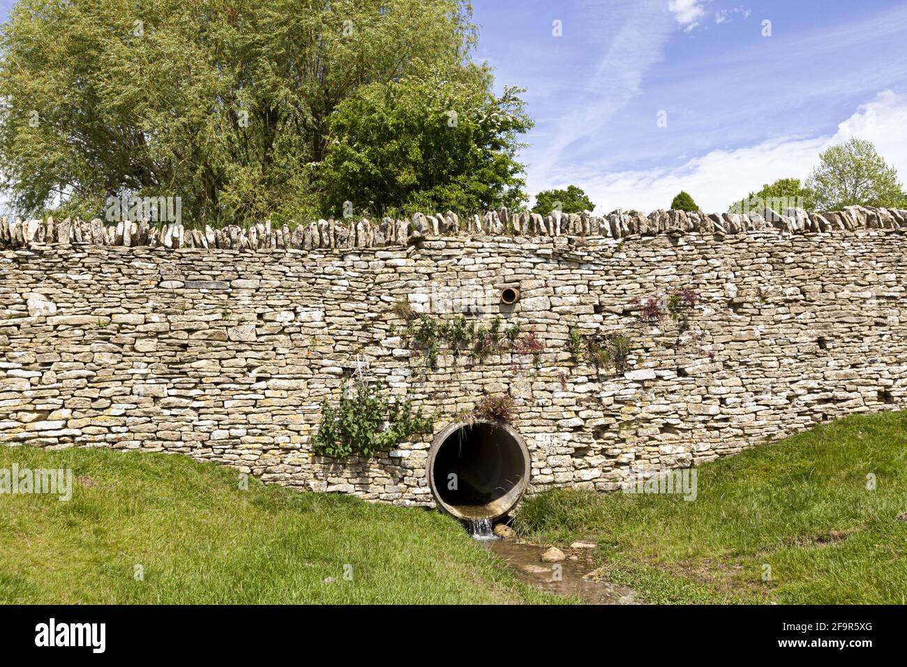 Higher walling hi-res stock photography and images - Alamy