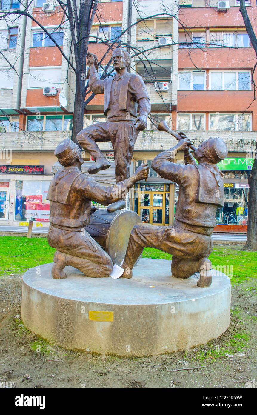 Balkan traditional dance hi-res stock photography and images - Alamy