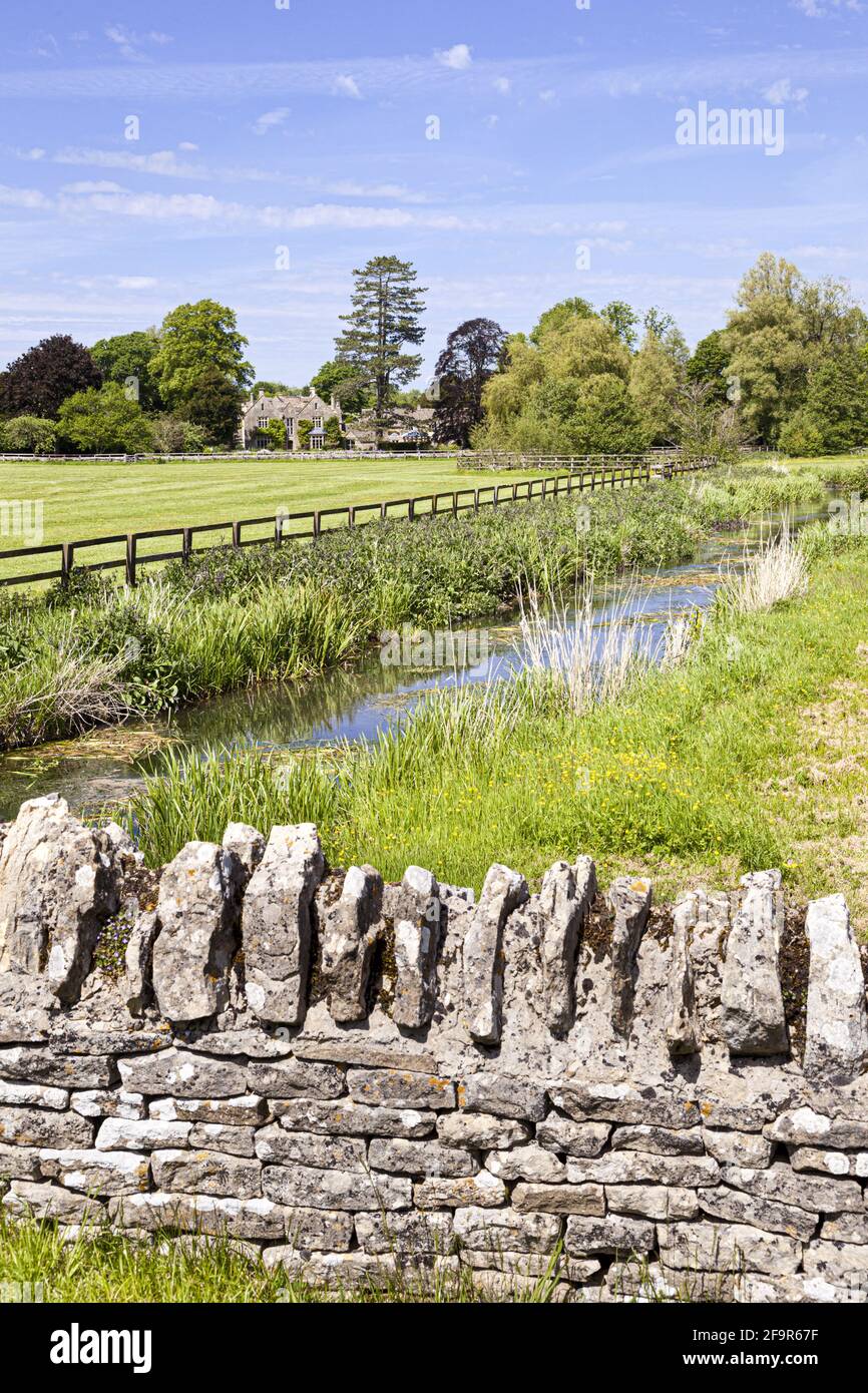 Coln rogers cotswold hills cotswolds hi-res stock photography and ...