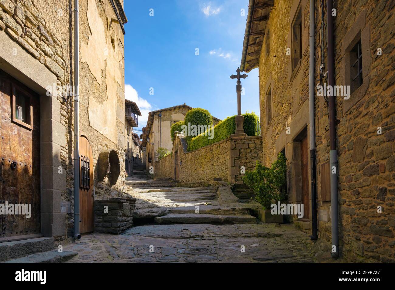 Typical medieval houses hi-res stock photography and images - Alamy