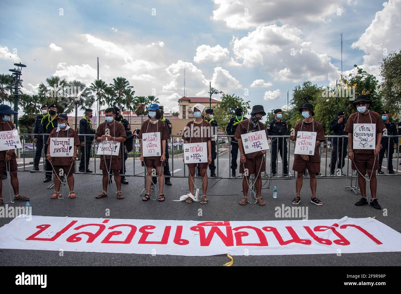 Thailand dress code hi-res stock photography and images - Alamy