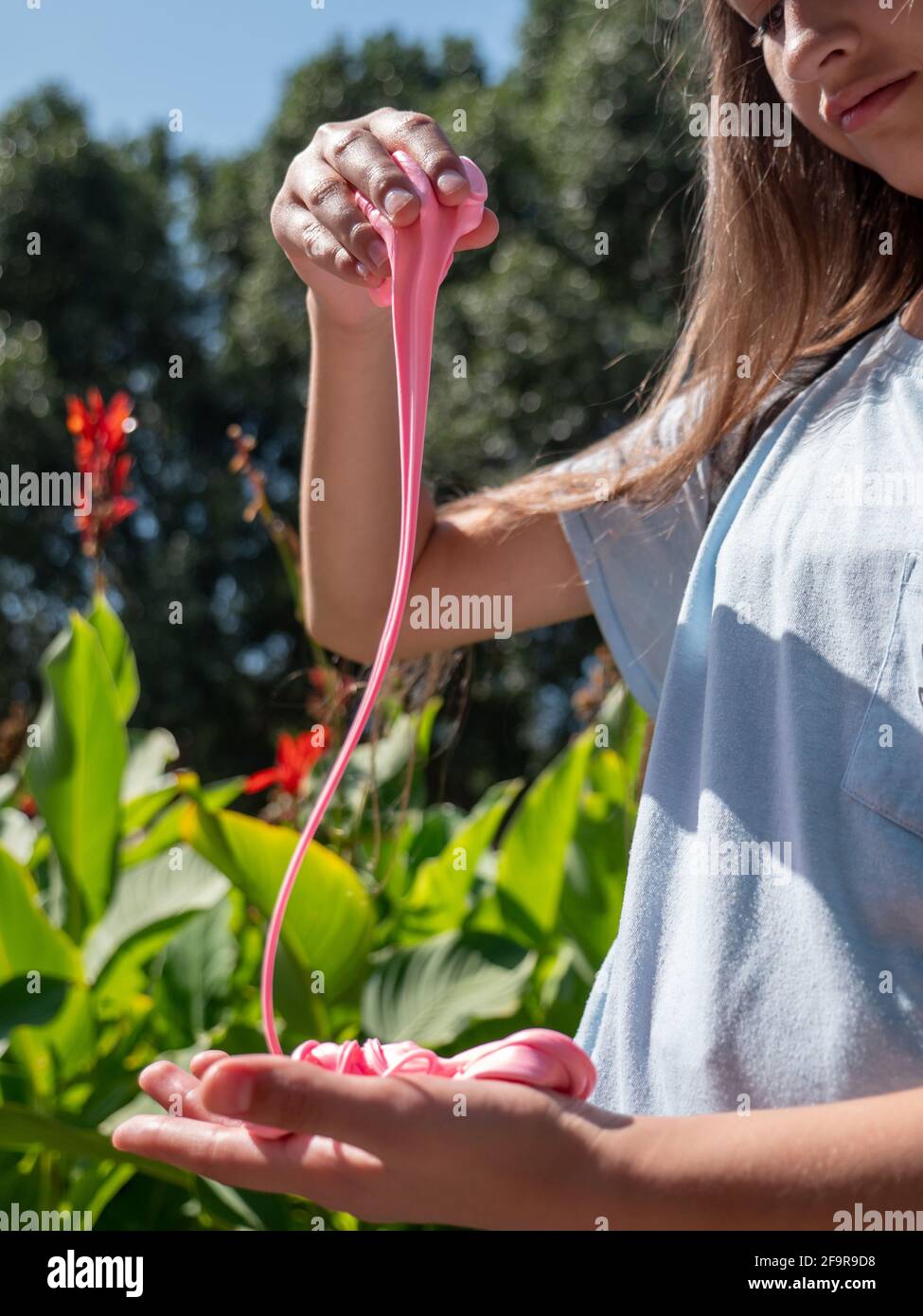Green slime in hand hi-res stock photography and images - Alamy