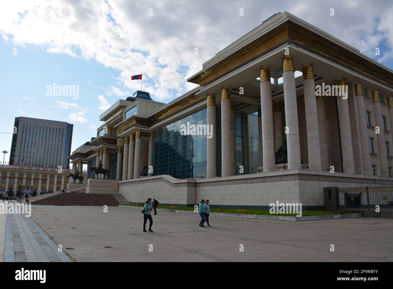 The 1951 Government Palace (Saaral Ordon), neoclassical modern ...