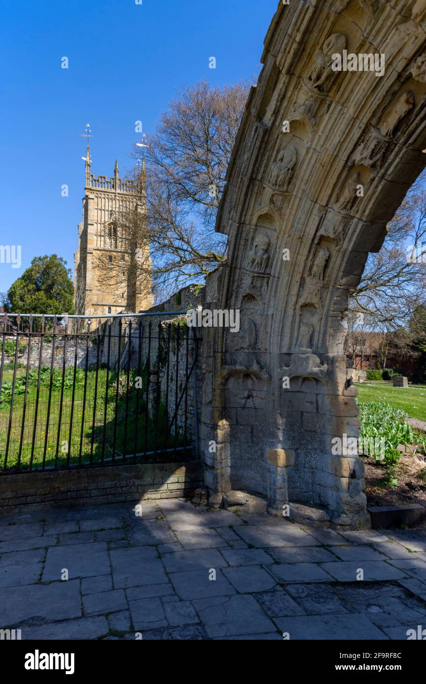 Stone archway, Abbey gardens, Evesham, Worcestershire, England, UK ...