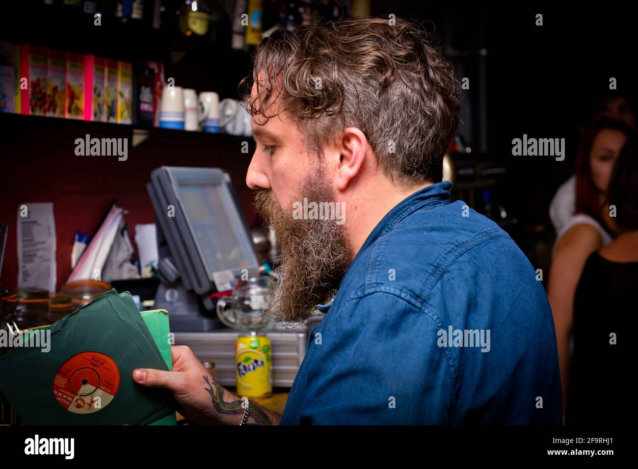 Andrew Weatherall DJing at Outlaws Yacht Club n Leeds Stock Photo - Alamy
