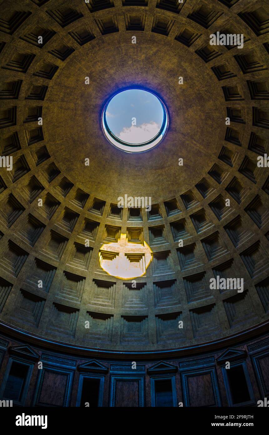 Rome pantheon interior god hi-res stock photography and images - Alamy
